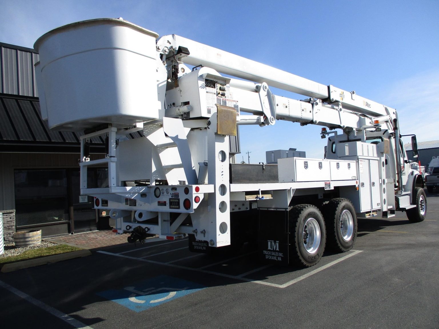 2013 ALTEC AH100 - L&M Truck Sales - Specialized Work Trucks & Cranes ...